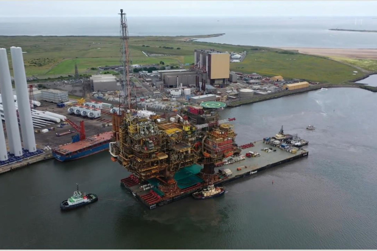 Shell Brent Charlie Rig Arrives at Able Seaton Port in Teesside - Share ...